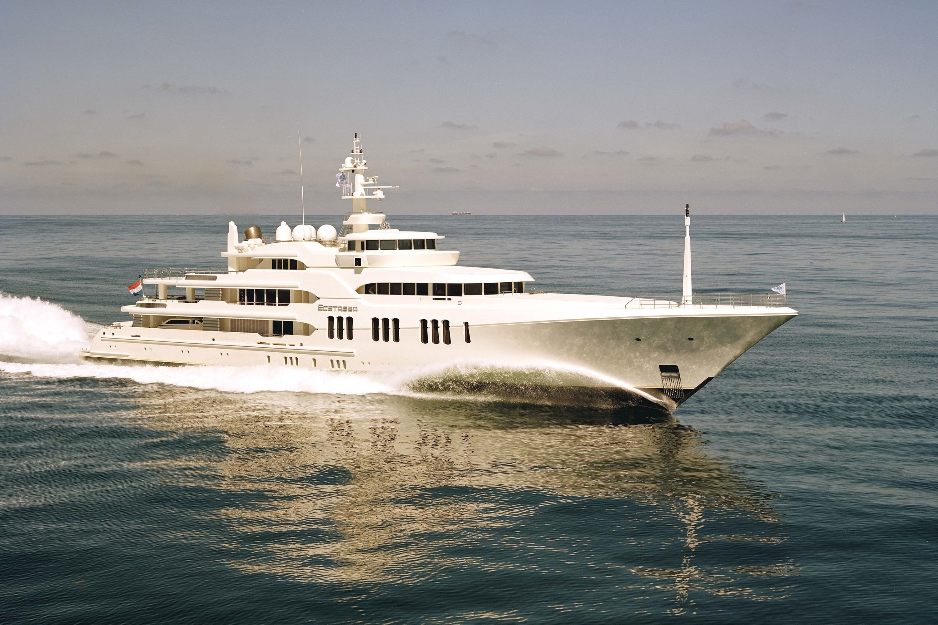 Yacht ECSTASEA, Feadship | CHARTERWORLD Luxury Superyacht Charters